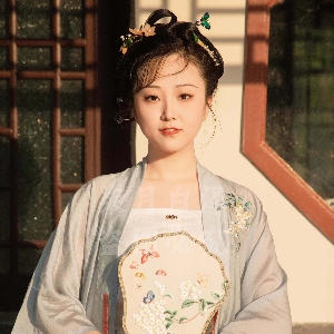柒月白泽 