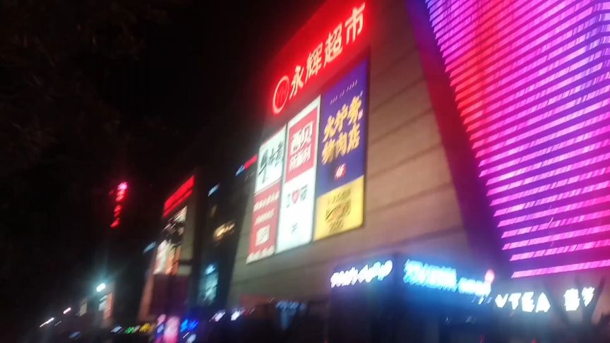 街面店铺萧条,大型商业综合体生意怎样?