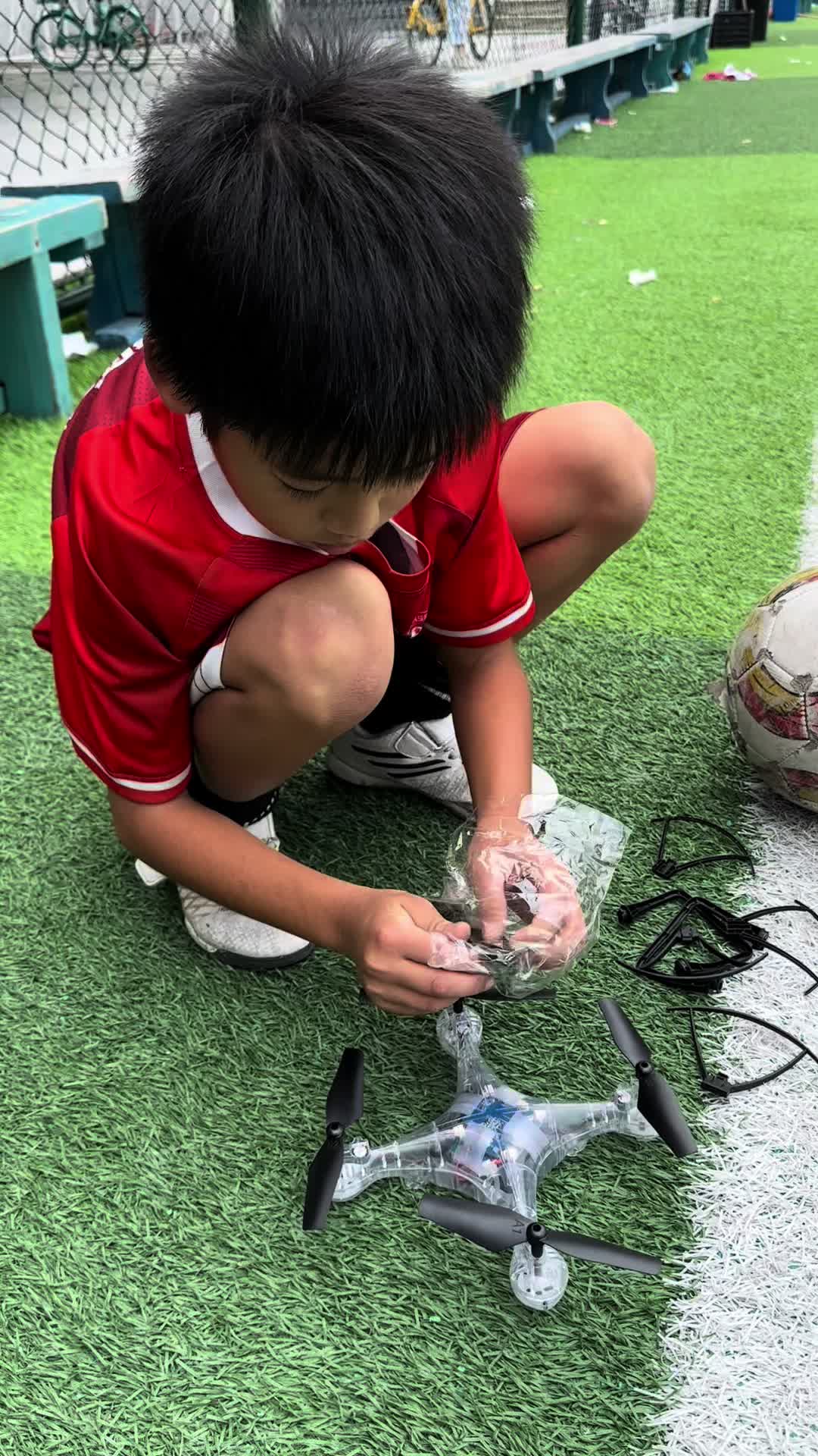 【二哥第一次飞无人机】 #无人机 #儿童无人机 #无人机编程 #无人机...