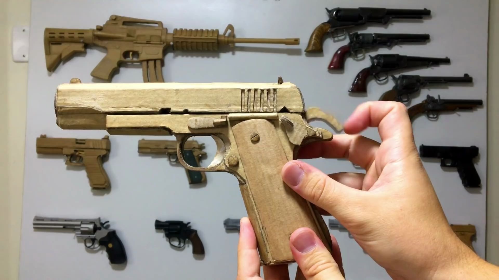 国外手工达人自制M1911自带blowback的纸模型(油管)