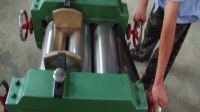 三辊研磨机操作规范三辊机用处使用视频
