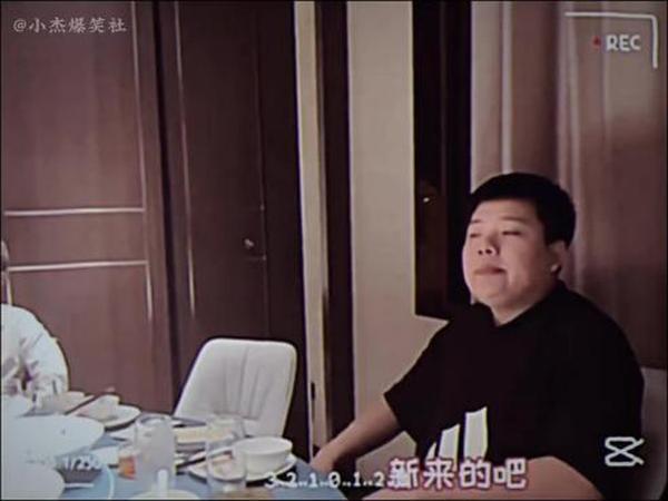 此刻形成了一个完美 看一遍笑一遍 意想不到的结局 闭环