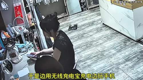 充电宝突然爆炸,女子险之又险躲过一劫