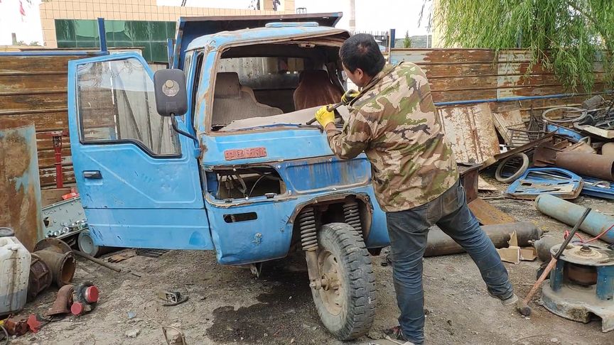 三千元收了一台农用三轮车,拆解当废铁卖能多赚五百,不容易啊