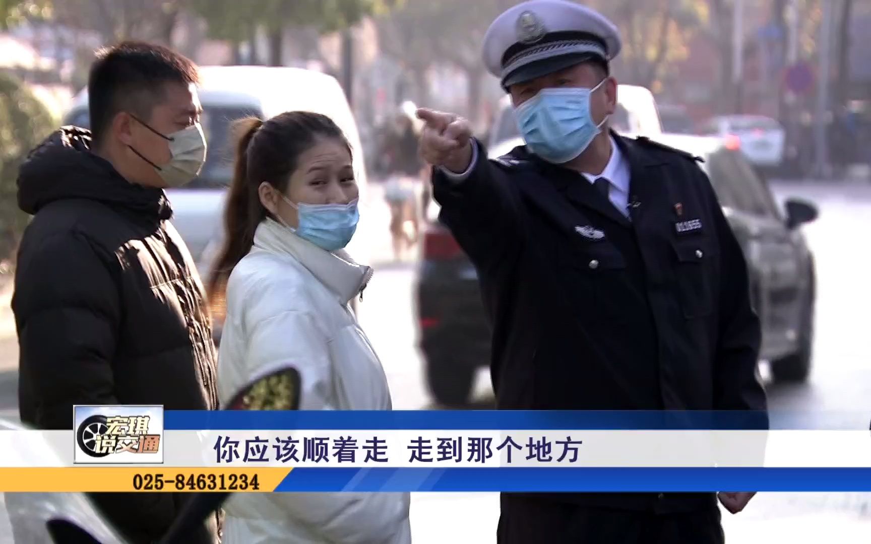 宏琪说交通:姑娘图方便 骑车逆行出事故