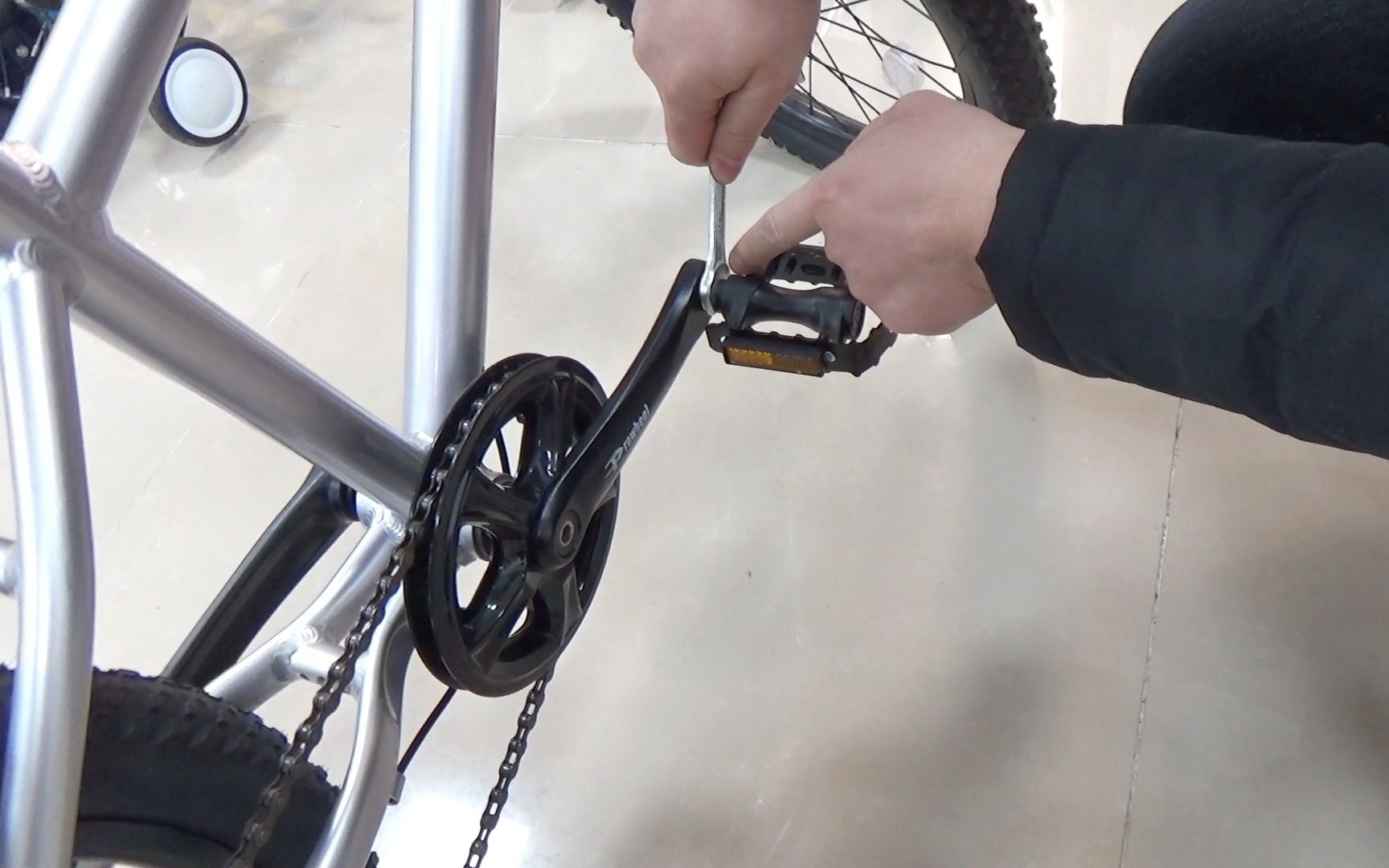 自行车脚踏安装方法