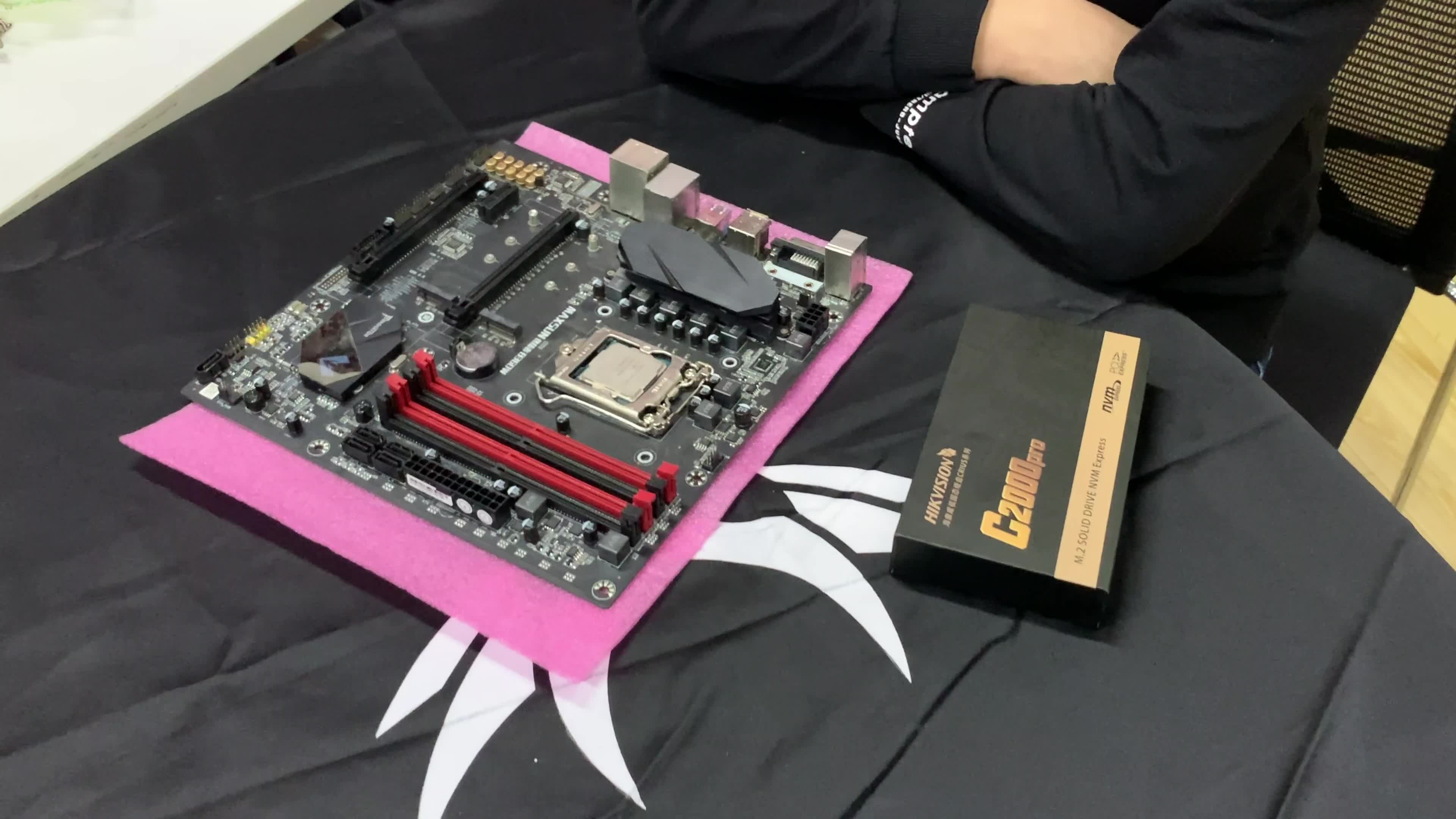 海康威视M.2硬盘简单安装方法