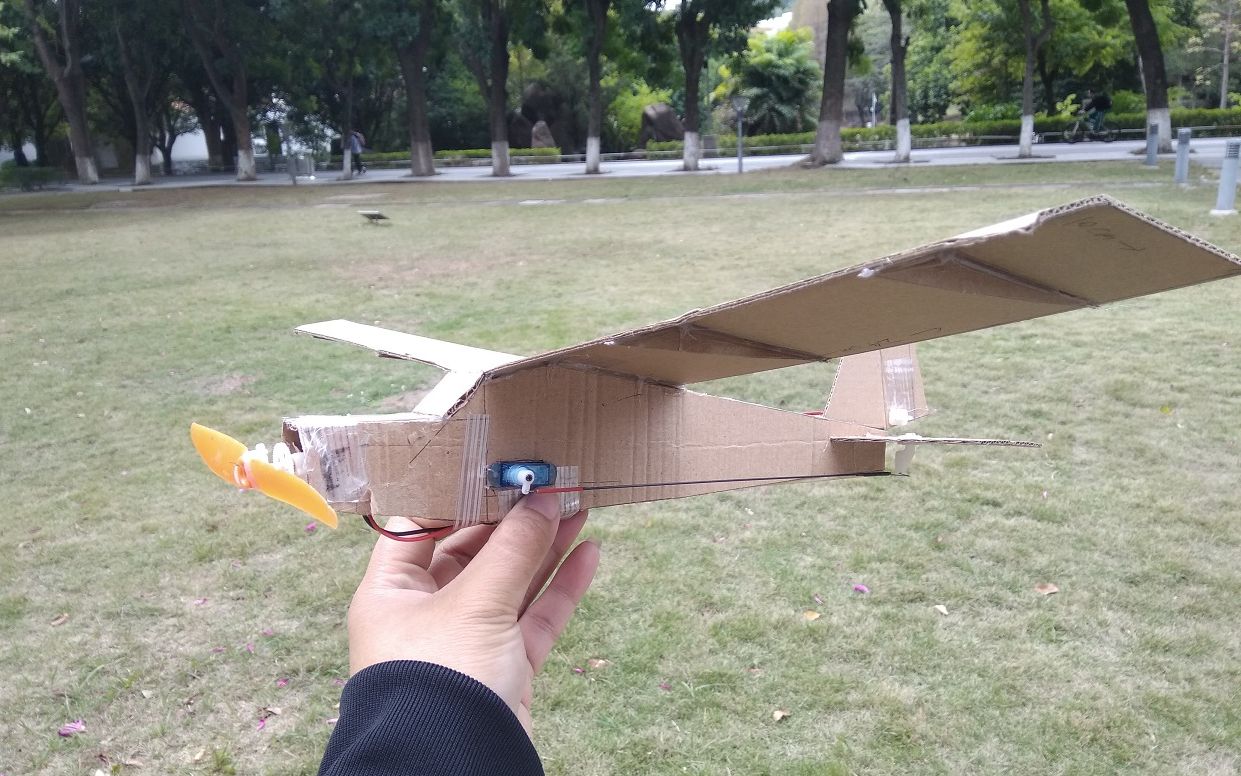 【微型航模】家里的纸箱不要卖,留着制作遥控飞机
