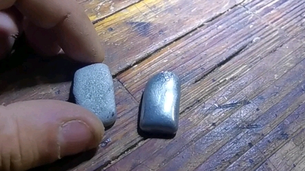 【金属熔炼】小区旧家具上拆下的铝合金和锌合金熔化对比