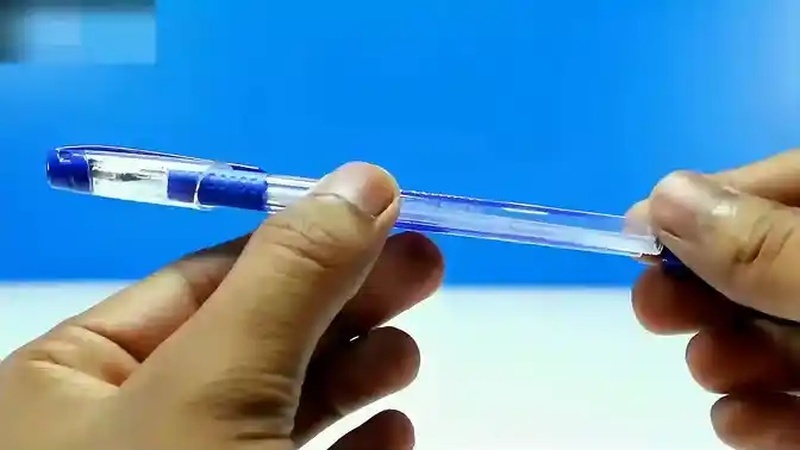 小伙用马达制作了个刻字机 你们想不想制作个呢