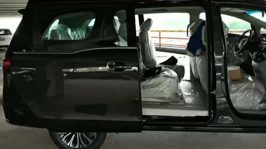 商务车电动中门! 杜绝手动“强拉硬拽” 舒适车生活