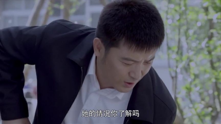 新任书记看到会议室里杂乱不堪,带领乡干部打扫卫生