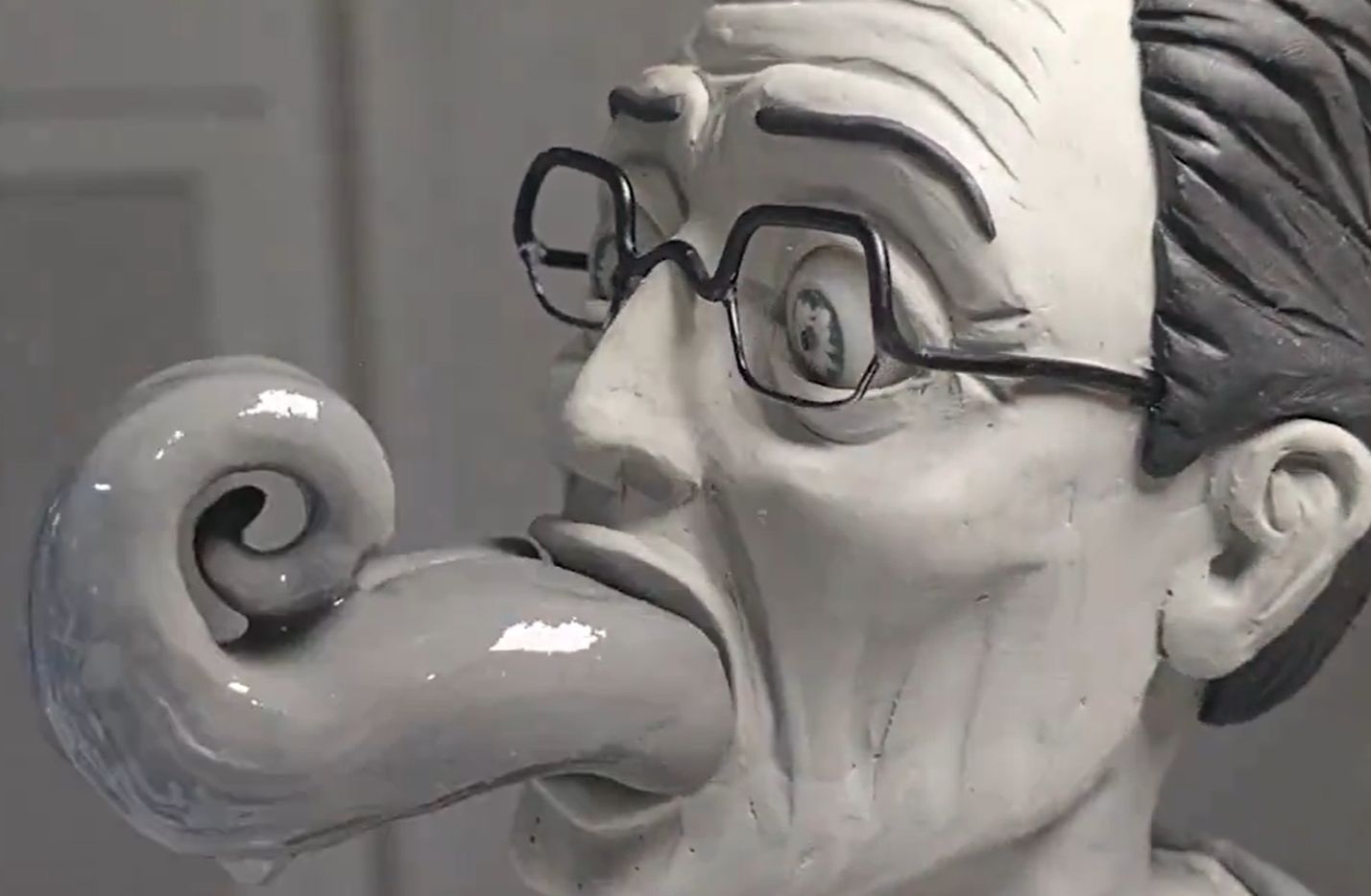 有人把伊藤润二《漩涡》做成了黏土定格动画!