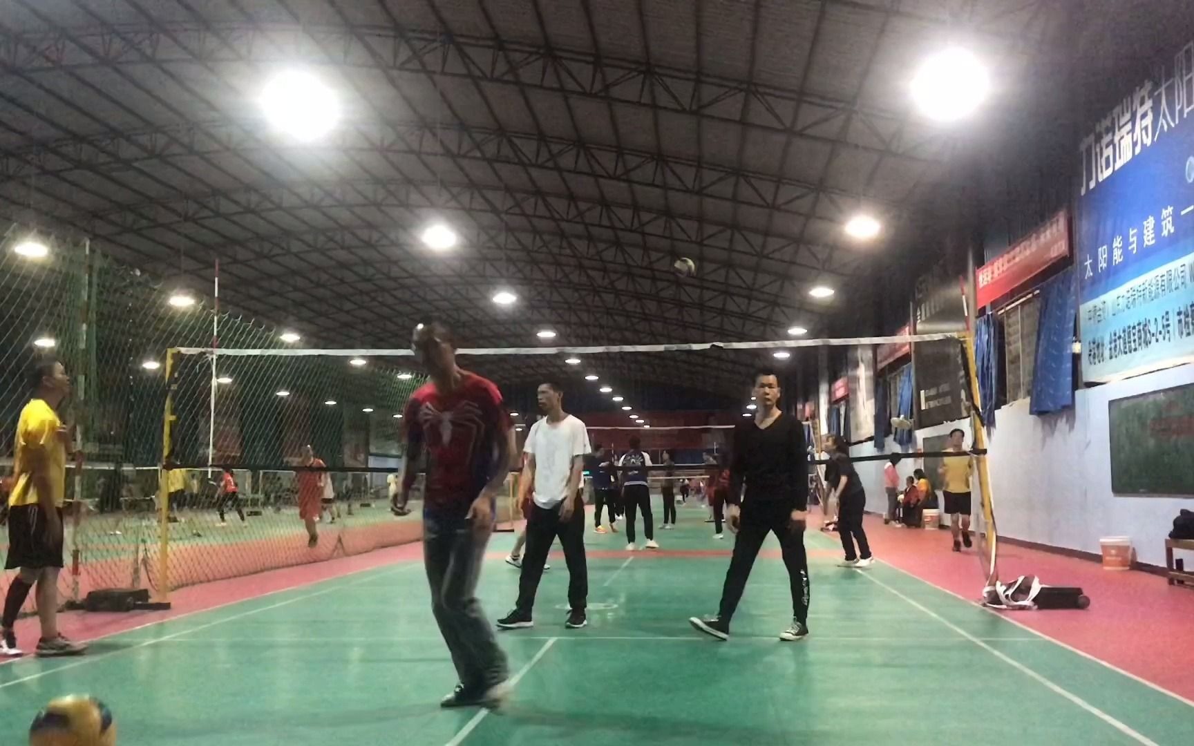 记录气排球练习传球技巧,各球友各有技巧共交流更好提高