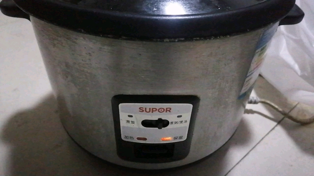 电饭锅饭没煮熟就跳保温?煮饭挟生怎么办?很简单换掉它就好!
