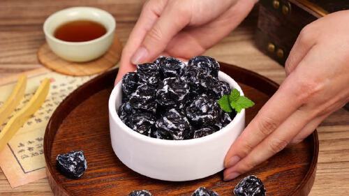 乌梅是女人的宝!每天几颗,排毒养颜抗衰老,医生不会告诉你!