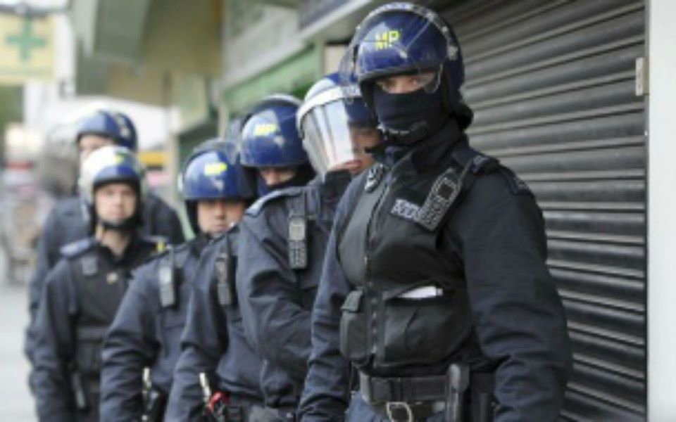 精英警察围榴弹开门“查水表”被对面重火力围殴差点全家覆没合集 #54