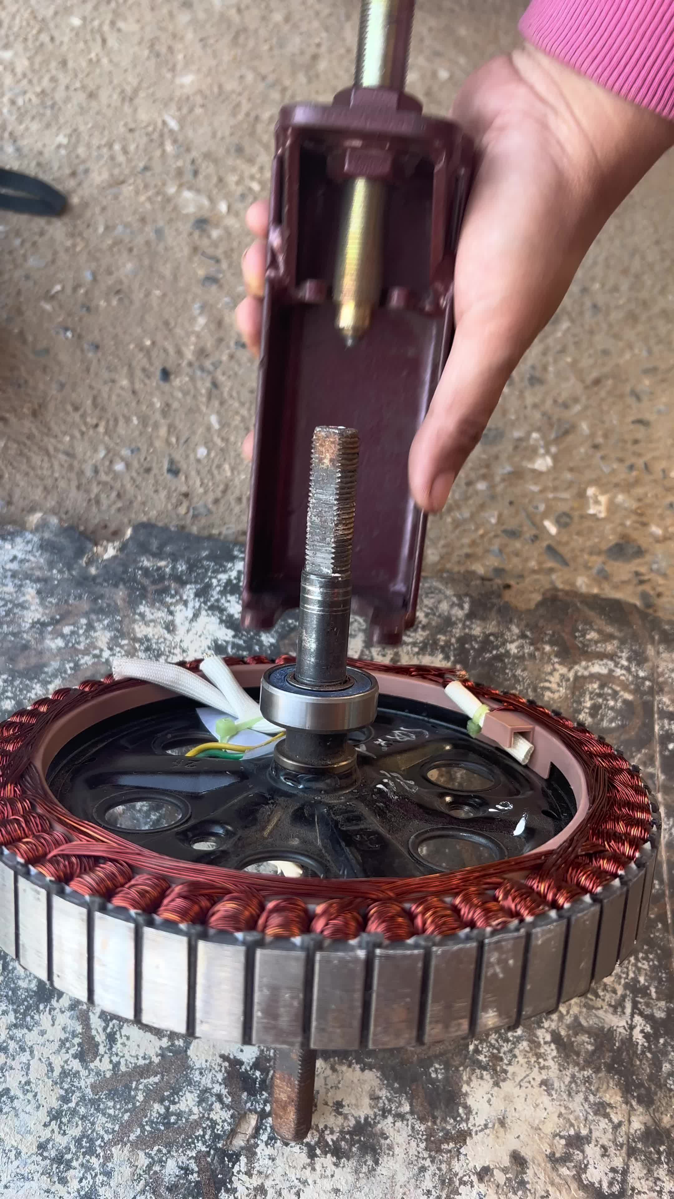 #修车 #电动车维修 #修理工的日常 #强烈推荐 两轮电动车电机轴承...