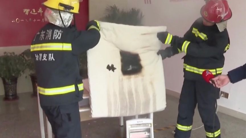 电暖炉潜藏的危险有多大?消防员实测:使用不当极易引发火灾