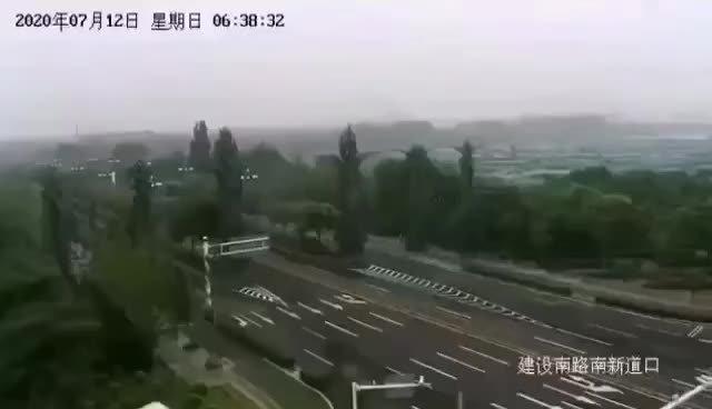 【监控记录#唐山5.1级地震现场画面#】7月12日6时38分,河北唐山市...