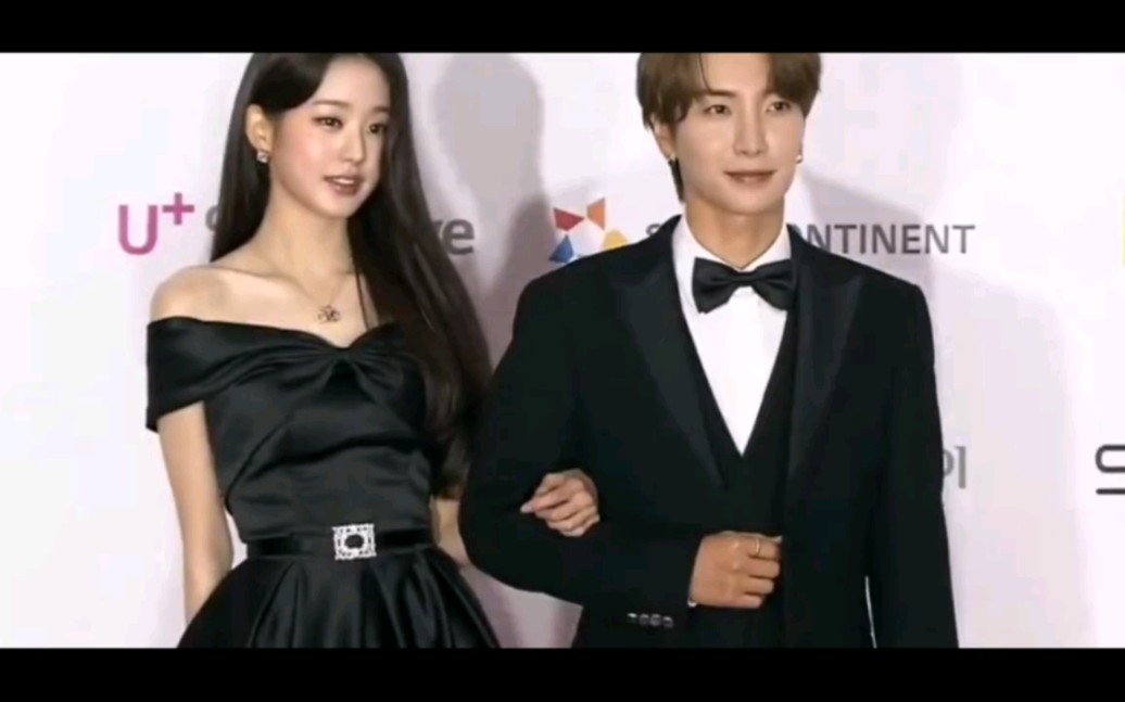 ♥♥♥有女初成长 MC利特-张元英2021AAA颁奖典礼 红毯