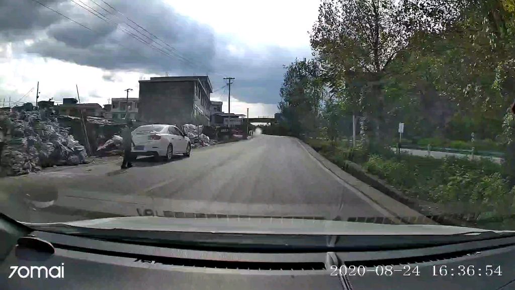 2017款丰田雅力士yaris L致享1.5L魅动版自动挡乡村山路表现。