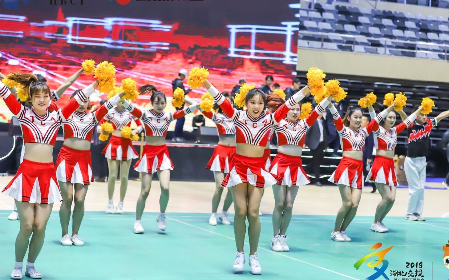 运动会开幕《花球啦啦操》,20人动感节奏引爆全场,武汉啦啦操