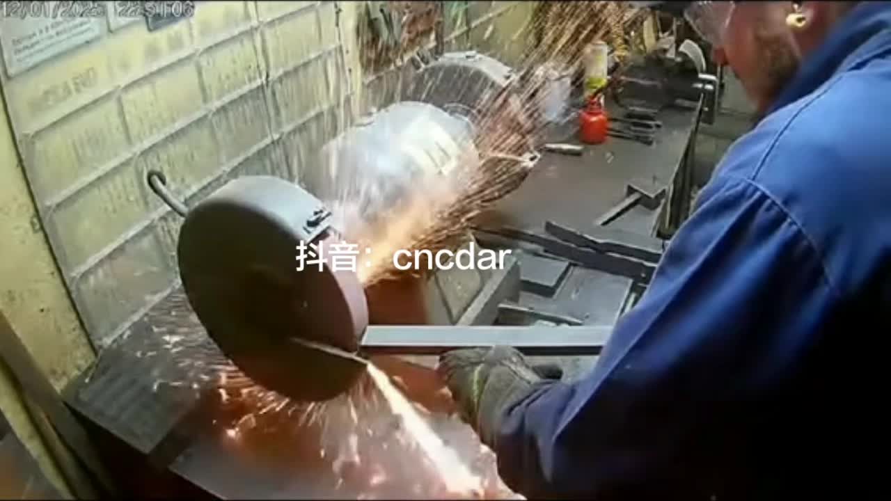 安全教育视频!干机械加工千万不要大意! #机械加工 #事故 #数控车 #...