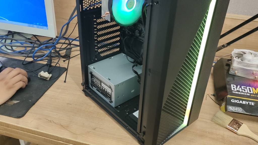 8代9代英特尔cpu竟然可以装win7?还支持集显驱动?