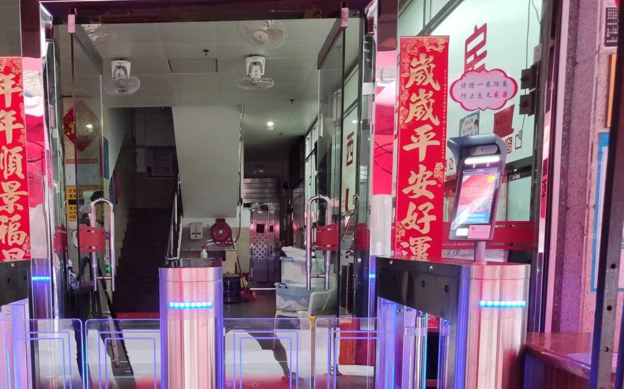 ...的人员进行健康码核验、测量体温、口罩识别、核酸、疫苗、行程筛查