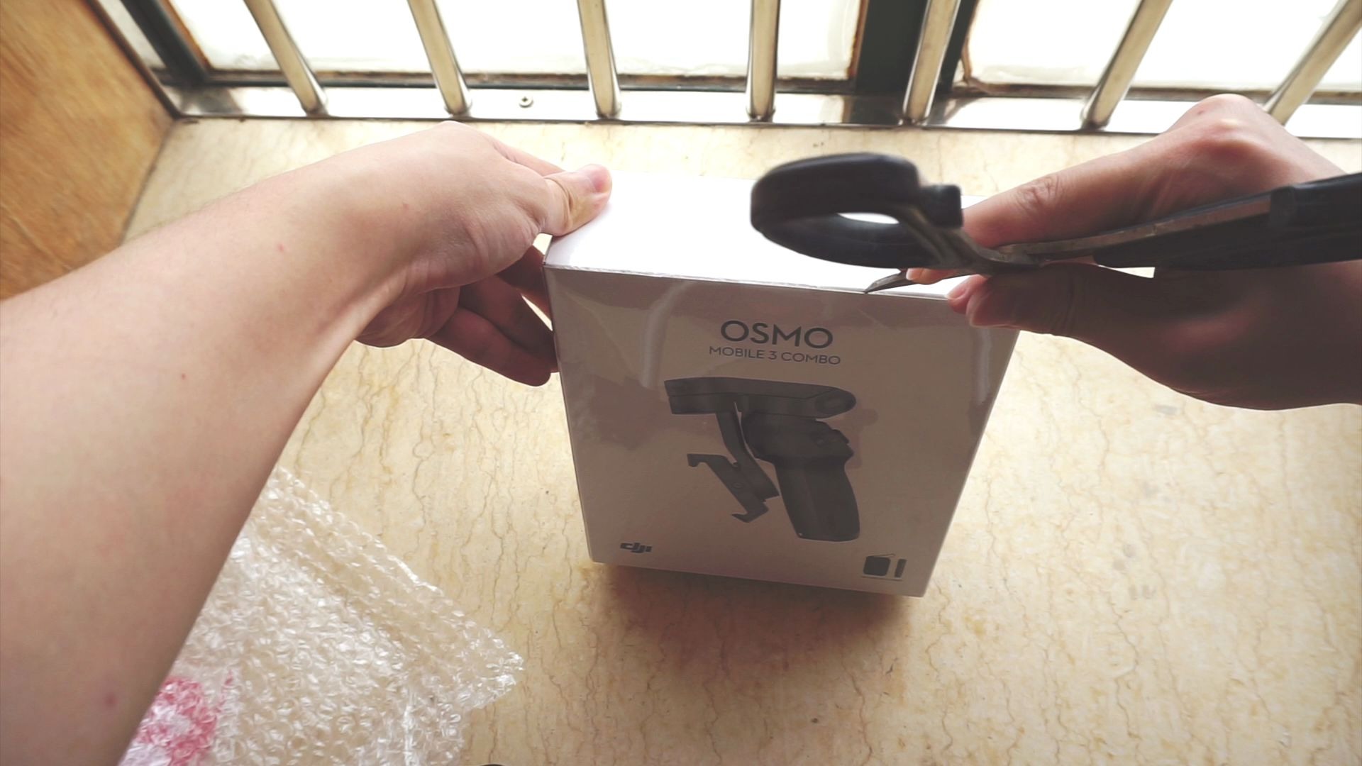 PDD 599上车的大疆Osmo Mobile 灵眸3华为套装版安全吗,开箱全程