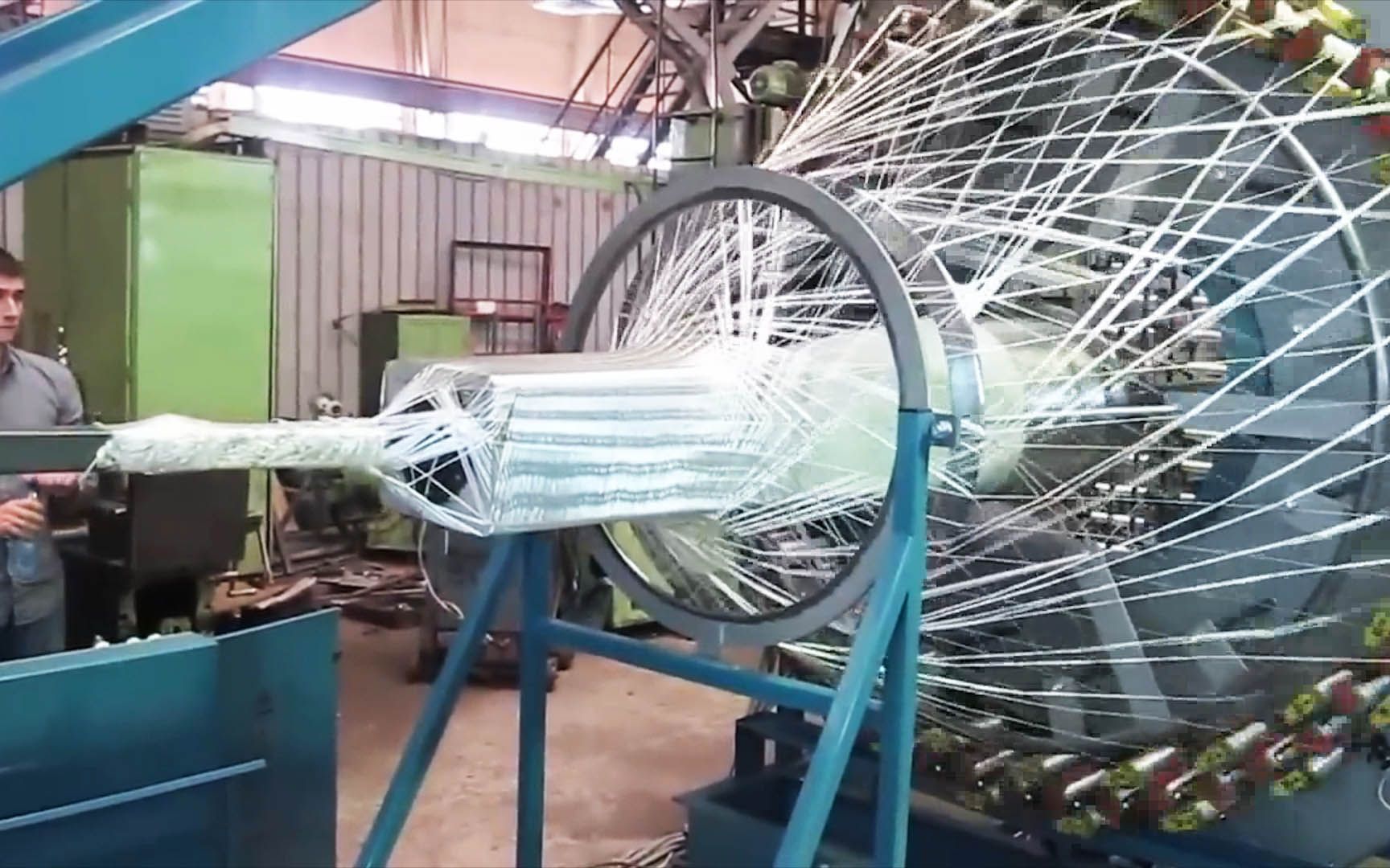 什么是碳纤维编织?纤维束缠绕至工件表面,坚固程度提升10倍