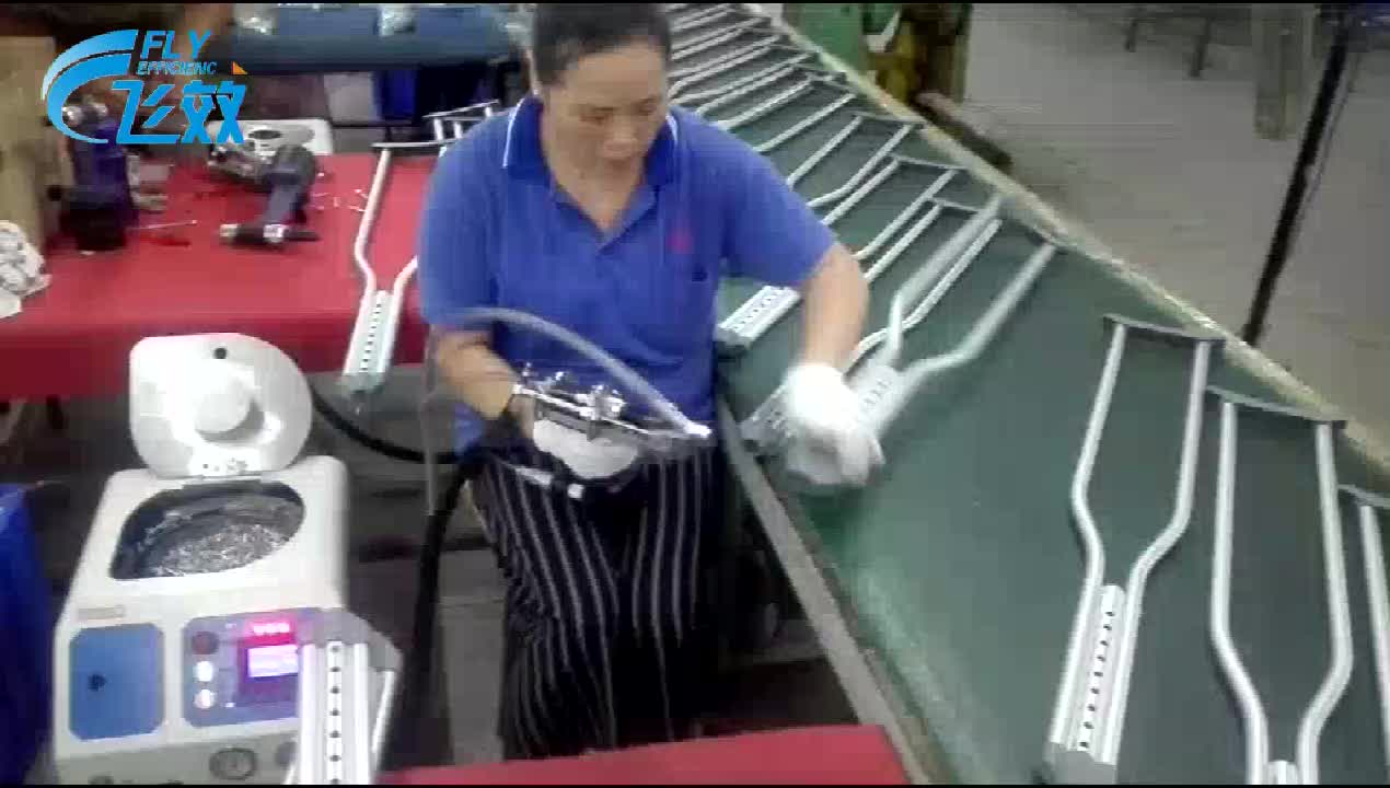 医疗器械拐杖抽芯铆钉组装-自动上料拉铆机生产组装现场