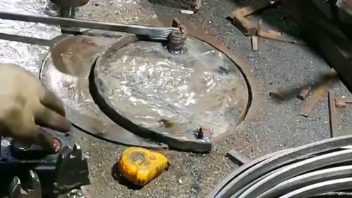 农民的智慧是无穷的,方管铁艺加工,折弯模具太好用!