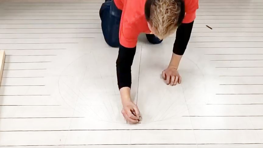 小哥在地面画了一个3D地画,接下来猫咪的反应,让主人无奈