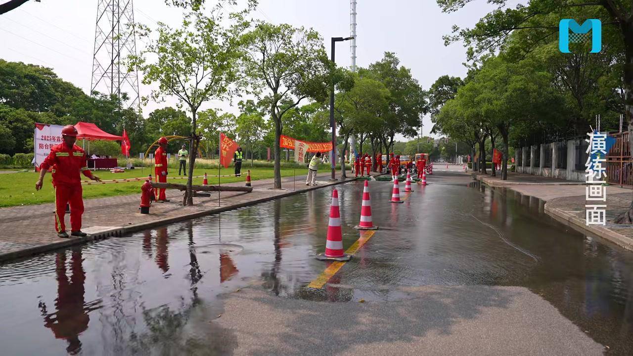 ...演练筑牢城市道路安全防线#区交通委记者:苏楠、李晓康实习生:茅宸馨