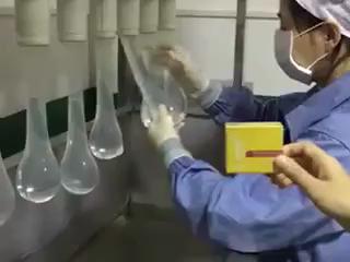 小姐姐针孔漏水仪测试中 确保百分百安全 不会漏不会破