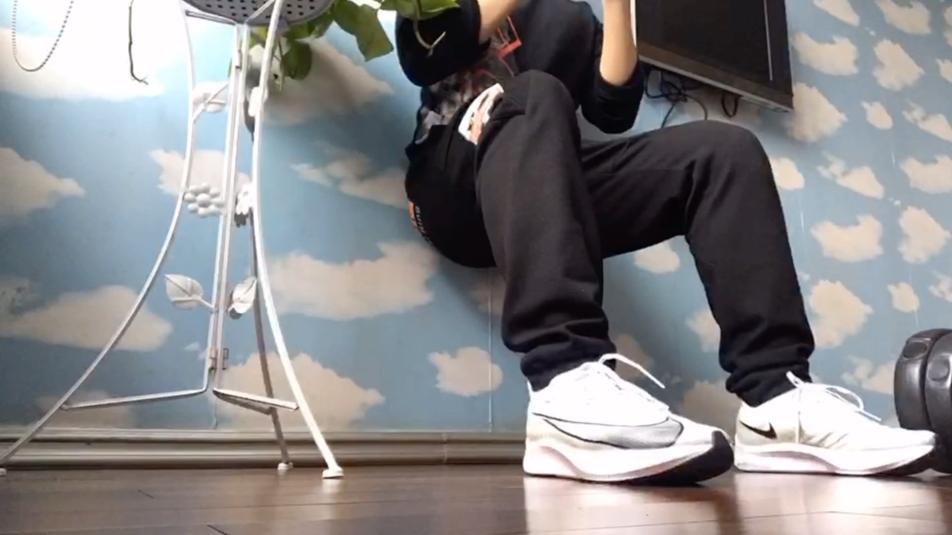 大学生宅家锻炼 今日练腿!