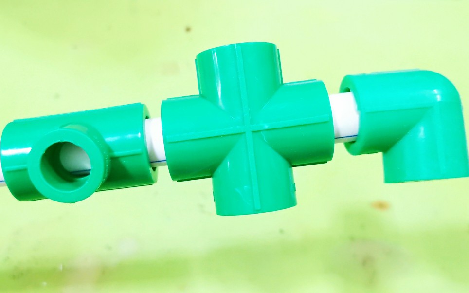 弯头和水管不匹配,大了一整圈还怎么热熔?教你一招,轻松连接