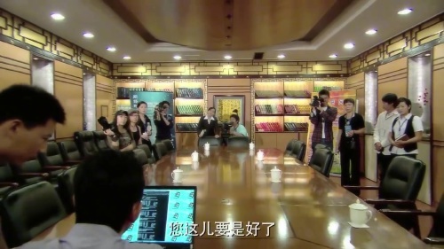 新品发布会电脑坏了,不料修好之后,几十辆豪车在门口排队