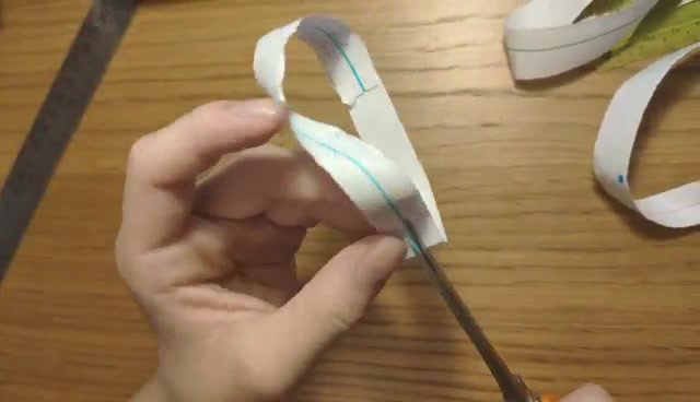 震惊!12岁少年竟制作出莫比乌斯环