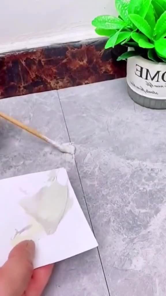 你家的瓷砖有没有像这样的?用这个修补膏 很好用