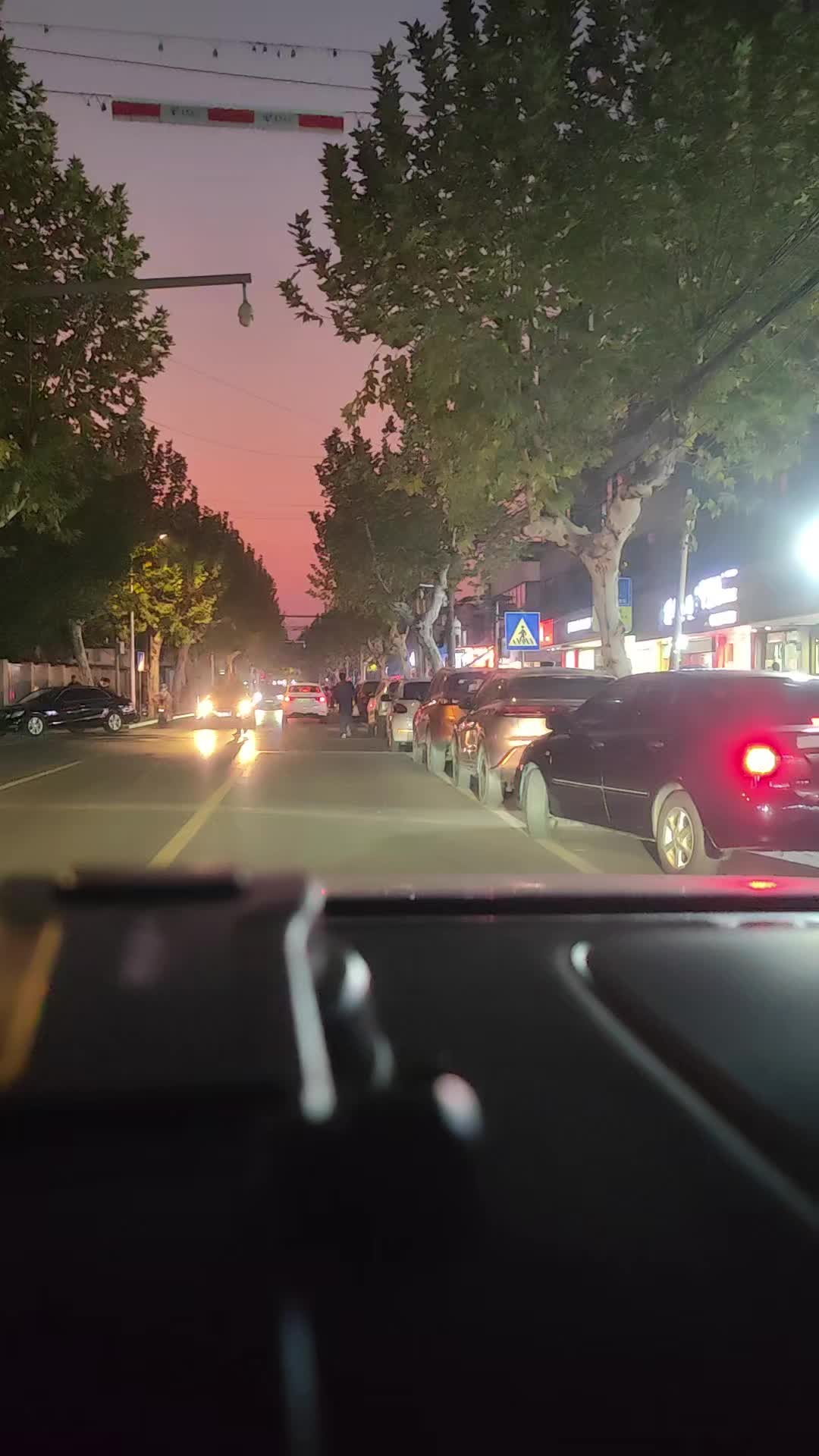 ...顺其自然读了研,拿下了博士学位,在这座城市落了户,毕业后一直在...