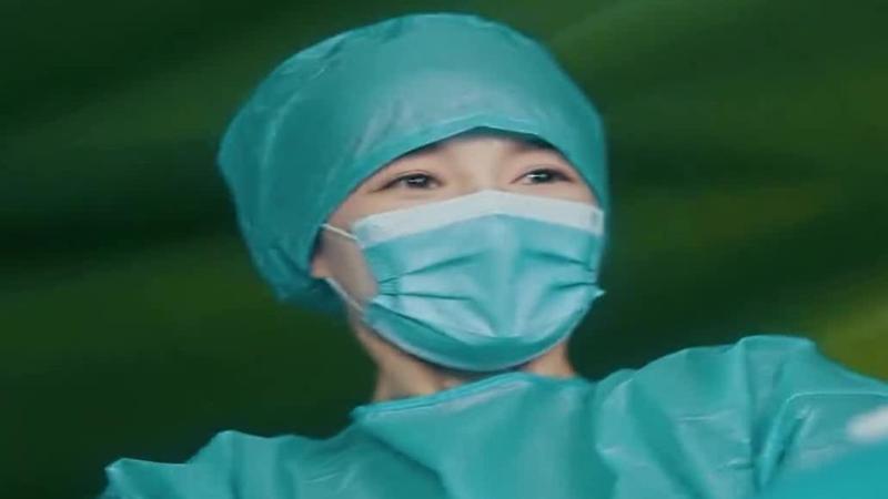 女军医第一次做手术救人成功,致敬我们最爱的一线工作者
