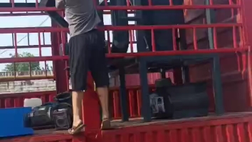 亚联机械塑料粉碎机空分机螺旋式滚筛生产厂家