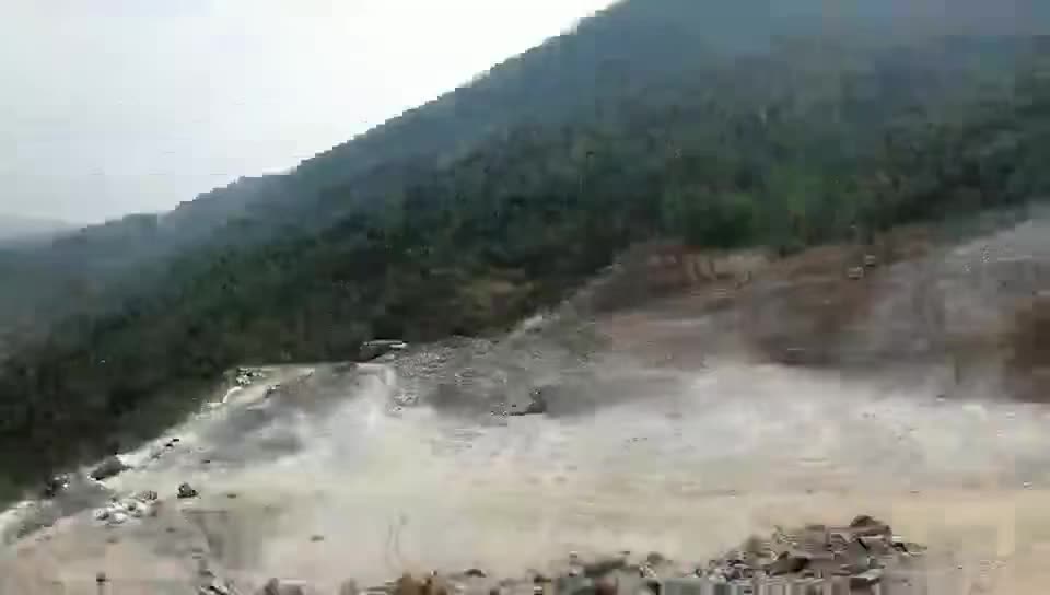 11吨90孔化炸药,210发电子雷管53ms等间隔松动爆破效