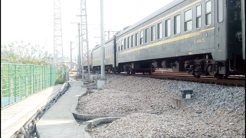 清明假期拍火车:青岛-深圳T397次进赣州站,前方到达龙川站