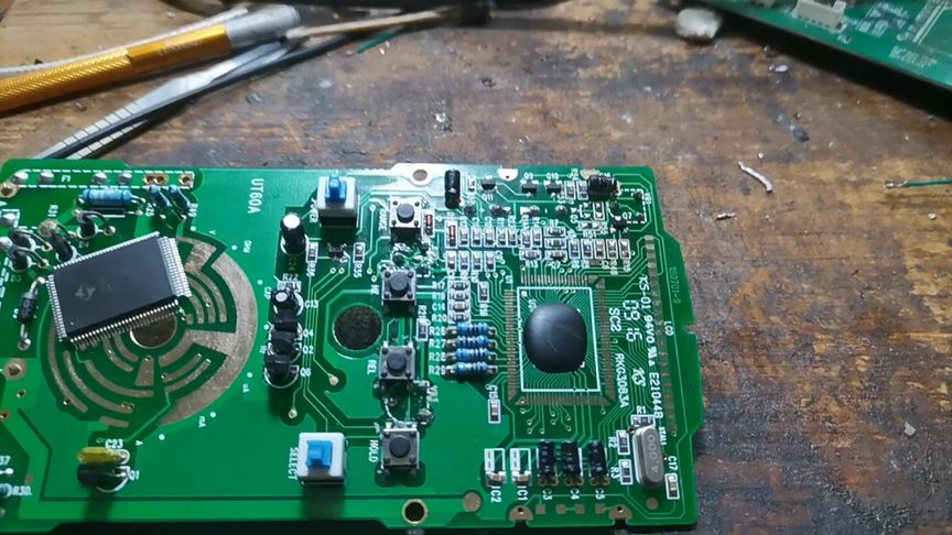 优利德老万用表不开机,铲牛屎换硬芯能修好吗?