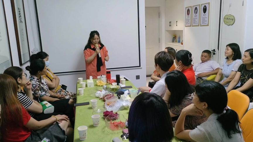 这位有着26年教龄、8年班主任、13年教育教学管理