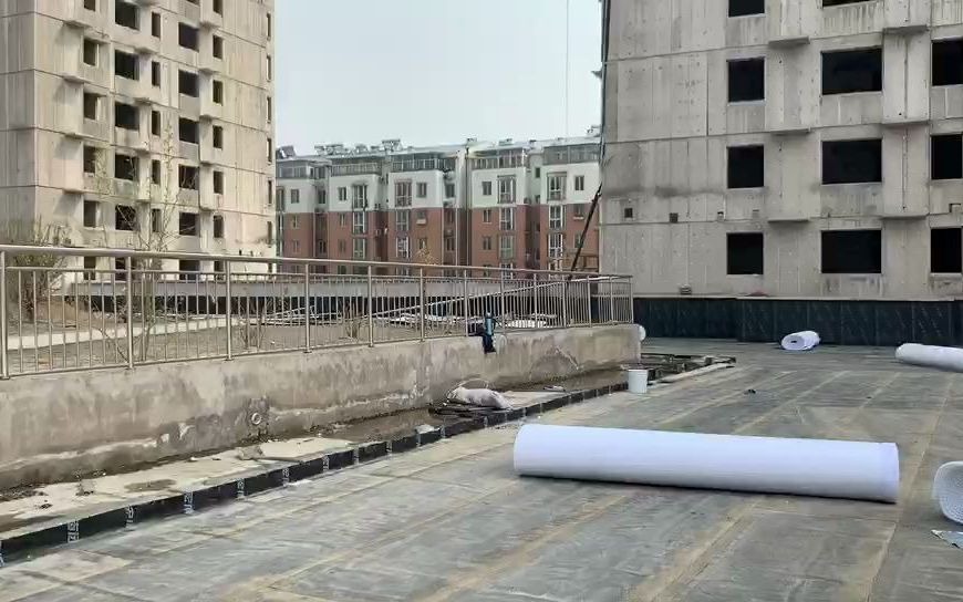 地下车库顶板虹吸排水板铺设现场